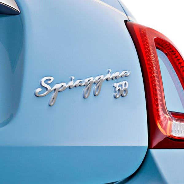140mm(幅)×40mm(縦)500Cのリミテッドモデル「Spiaggina58」のロゴエンブレムです。Spiagginaとは、かつてNuova 500をベースにドアやルーフを取り去り、籐製のシートなどで架装された、いわゆるリゾート仕様の...