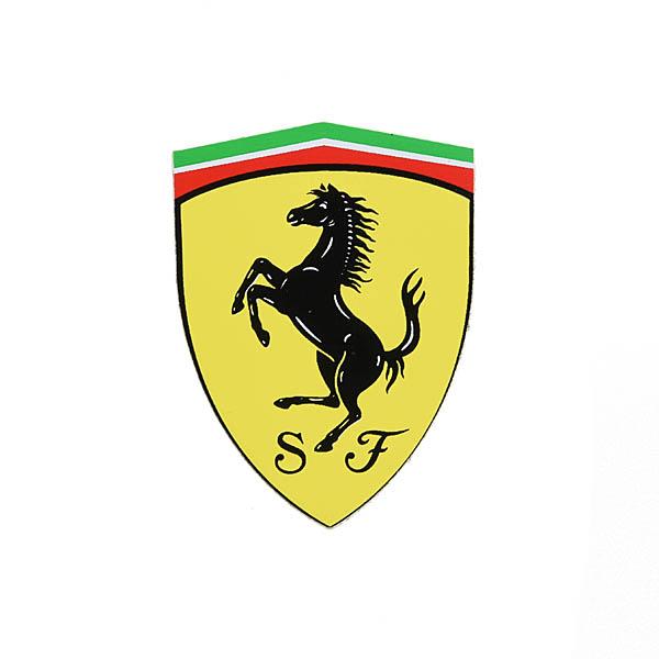36mm(幅)×50mm(縦)FerrariオリジナルSFタイプのステッカーです。