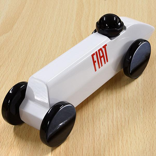 55mm(幅)×200mm(全長)×70mm(高さ)なんとも言えぬシンプルなフォルム、艶やかなホワイトに身を包んで登場はFIATとスカンジナビアンデザインのコラボレーションによる1台、ストリームライナーです。PLAYSAM社は、スウェーデン...