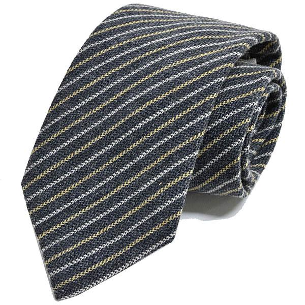 素材:カシミア70%+シルク30%剣先幅:85mm※2月28日更新シルクとカシミヤを混紡した、非常に贅沢な生地で仕上げられたネクタイ。シルク100%生地のネクタイに比べ、生地の質感がとても柔らかく、きつく結ぶにも柔らかく結ぶにも自由自在!締...