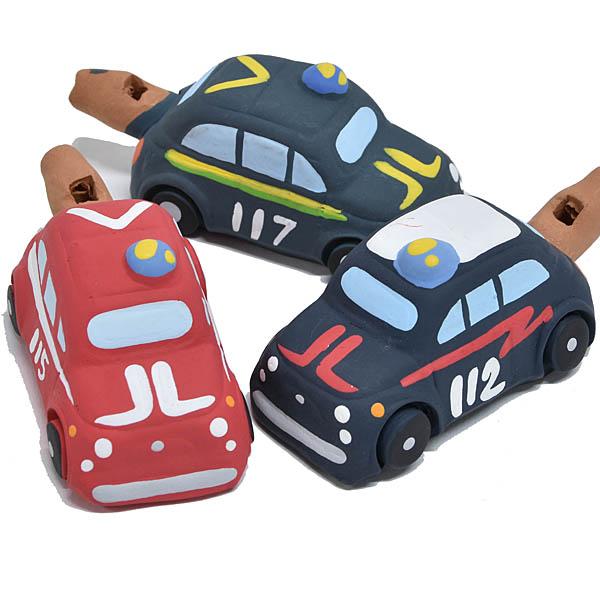 約35mm(幅)×約80mm(全長)×約35mm(高さ)なんとかわいらしいことでしょう。こちらはFIAT Nuova500の緊急車両を模した陶器笛です。音階はありませんが吹くとピーっと音がします。ネイビーはCarabinieriで電話番号は...