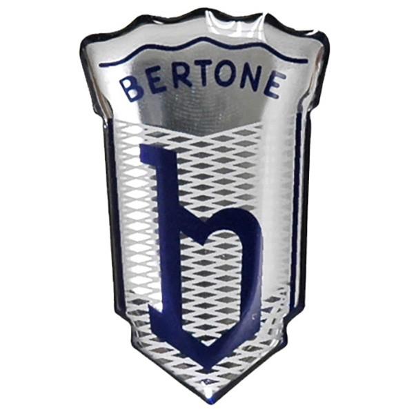 24mm(最大幅)×39mm(縦)おなじみBertone(ベルトーネ)のエンブレム、純正3Dタイプのステッカーです。Bertoneデザインなんだけど、エンブレムはちょっと高価だし……とお悩みのみなさん、ステッカーとしては高価ですけど、エンブ...