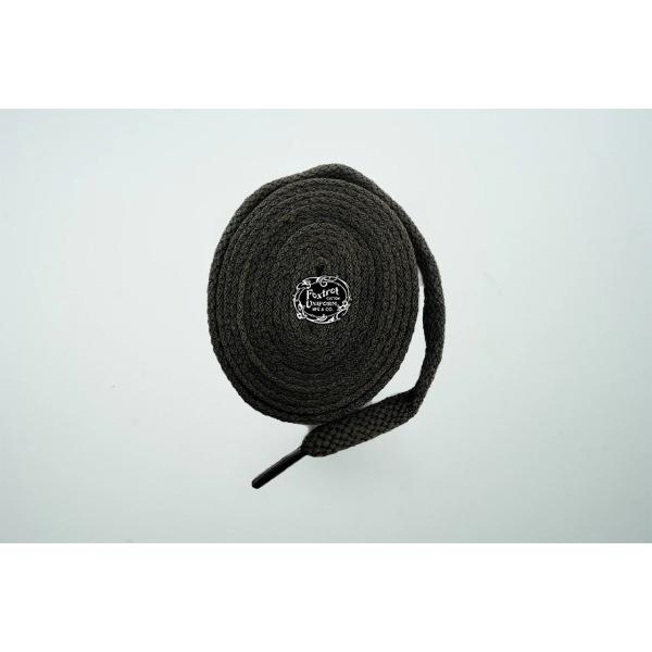 オリジナルのエアジョーダン1に使用されていた1985年のシューレースを忠実に再現。Foxtrot Uniformによって二重に染色され、独特の色褪せた外観を実現しています。ローカットスニーカーは120cm、ハイカットスニーカーは170cmが...