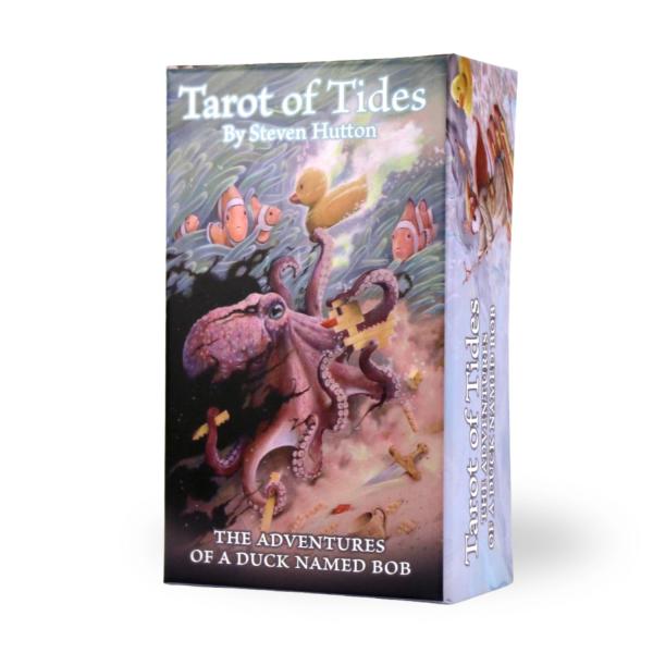 『タロット・オブ・タイズ：アヒルのボブの大冒険 Tarot of Tides』は、小さなおもちゃのアヒル“ボブ”が主人公の、冒険小説仕立ての78枚タロットカードデッキです。ある日、海辺に忘れられてしまったボブは、“愚者（The Fool）”...