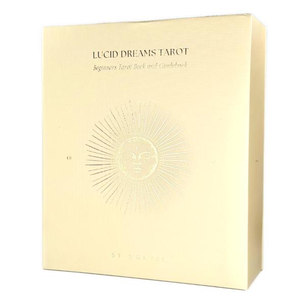 ゴールドエッジがきらめくタロットカード各所に金加工が施された、落ち着きのある色合いがとても美しいタロットカードです。カード枠付近には英文のキーワードと基本的なライダー・ウェイト版に準じた構成で、誰でも直感的なリーディングができます。ゴージャ...