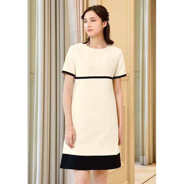 商品発送元：UNIPRO OFFICE WEAR｜ユニプロ オフィスウェアファッション・ブランド、レディース・婦人服絶妙なバランスの美シルエットワンピース。 袖口、ウエスト、裾にブラックを配した絶妙なバランスのフェミニンワンピース。高めのウ...