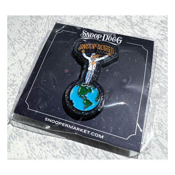 商品発送元：IITIGHT MUSIC -SHIBUYA-CD・DVD・楽器SNOOP DOGGのリミテッド・ピンバッジバッジ自体のサイズは 縦4.5cm x 横2.5cm