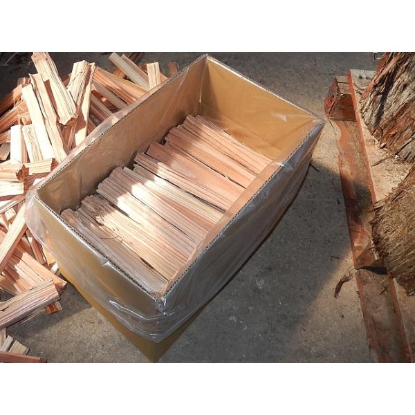 商品発送元：天坂屋その他樹種 　： 杉長さ　 ： 26cm（±2cm）割り口 ： 2cm〜7cm重さ　 ： 5kg（1本あたり、65g〜100g）入数　 ： 50本〜75本杉材を割った薪商品です。皮が付いていないので長期保存できます。着火が...