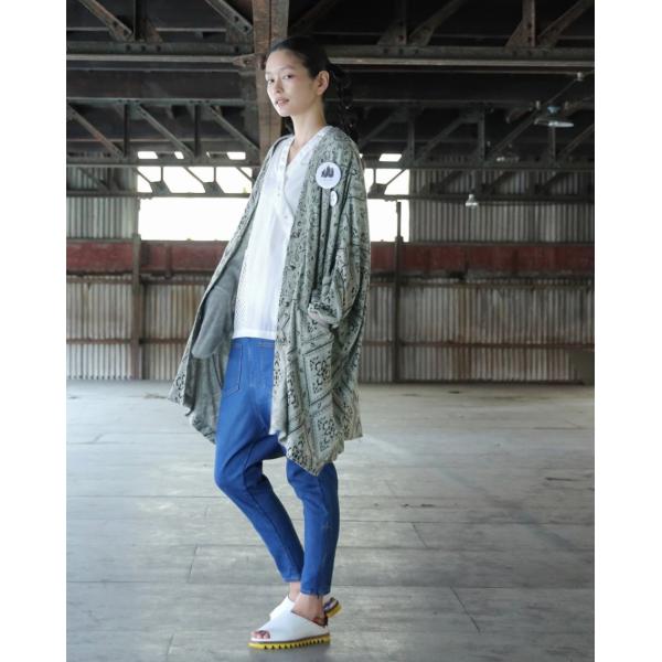 商品発送元：AMATERAファッション・ブランド （SF25SS-16） Bandana JQ Cardigan 左右異なるデザインのオリジナルジャカードを使用したガウンカーディガン。 バンダナの要素を2種のオリジナルジャカードに分解し、ヒ...