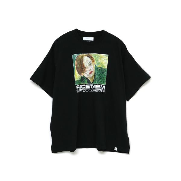 商品発送元：AMATERAファッション・ブランド、メンズ・紳士服（FACETASM x dokkoi ） MOVIE BIG TEE 様々なカルチャーに対して造詣が深く、温かみと繊細さが混在するタッチで表現するイラストレーター、dokkoi...