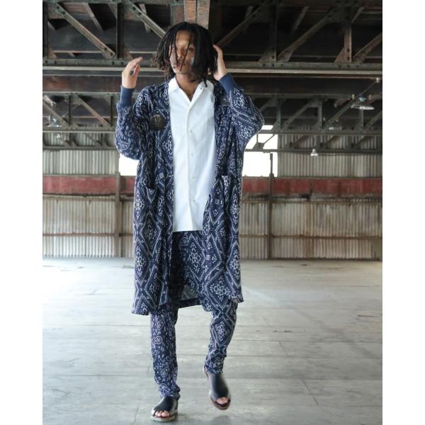 商品発送元：AMATERAファッション・ブランド （SF25SS-16） Bandana JQ Cardigan 左右異なるデザインのオリジナルジャカードを使用したガウンカーディガン。 バンダナの要素を2種のオリジナルジャカードに分解し、ヒ...