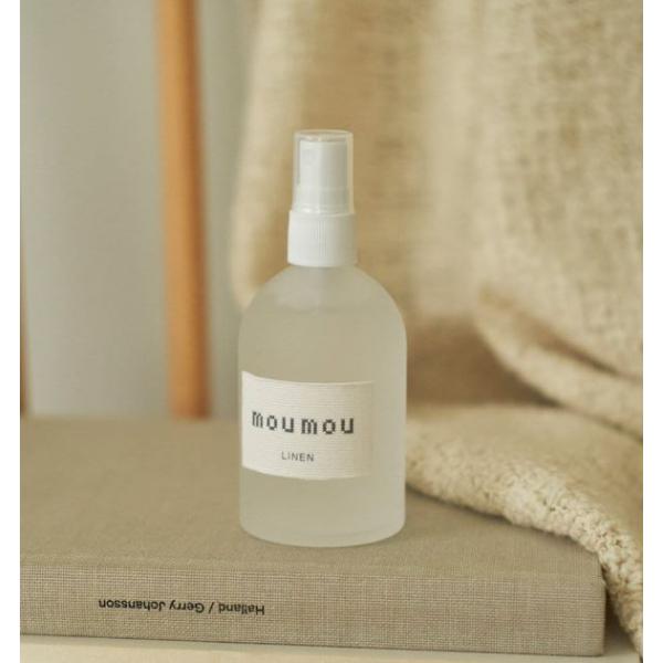 商品発送元：【公式】BUBU STORE ｜ブブストアビューティ・コスメ・香水moumouピローミスト消臭・芳香ピローミスト。やさしい香りが心地よい眠りのお手伝いをします。ボトルにファブリックラベルというシンプルなデザインで、ベッドサイドに...