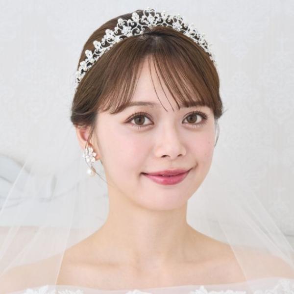 商品発送元：ANNAN WEDDINGバッグ・靴・小物WEDDING TIARA横幅広めデザインのクラウンティアラ    横幅広めティアラ T60DESIGN優しく軽やかなデザインのおしゃれな横幅広めのロイヤルクラウンティアラ。花嫁さんの純...