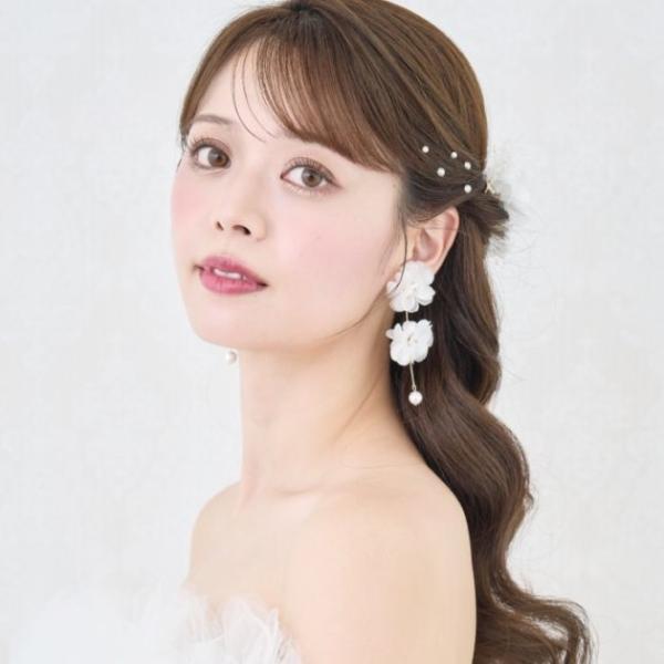 商品発送元：ANNAN WEDDINGバッグ・靴・小物WEDDING ACCESSORY360度可愛く見えるお花モチーフ   イヤリング/ピアス　ME291　　DESIGNサテンとオーガンジーの二つの生地が重なった大人可愛いオリジナルのイヤ...
