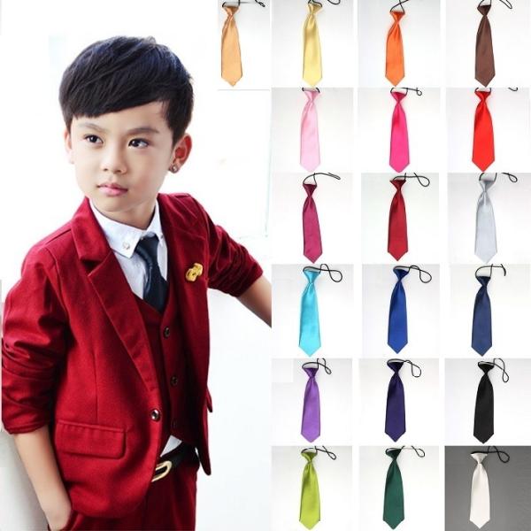 商品発送元：BAOBAOキッズ・ベビー・マタニティ素材：サテン※フォーマルキッズカラフルネクタイ※光沢感のある生地なので、入学式や結婚式など特別な日のお子様が主役の席に是非。※付けた時の見た目は普通のネクタイと変わらず、　しっかりした作りな...