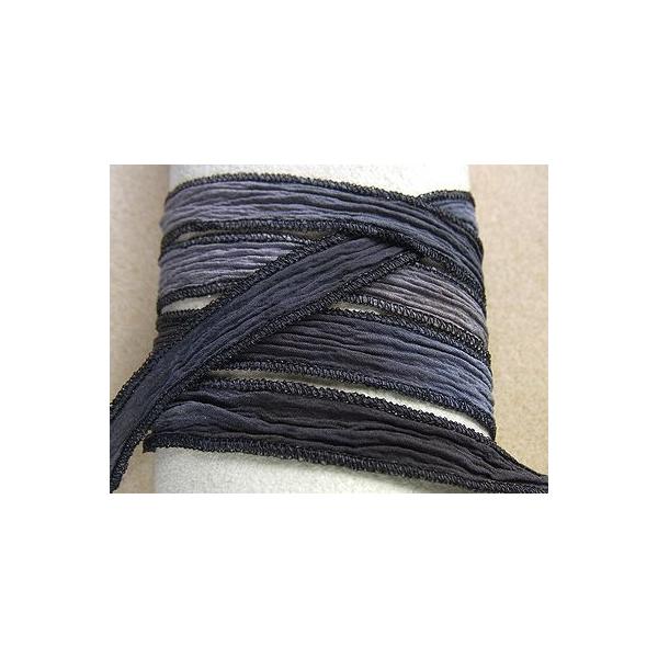 商品発送元：Bead Soup　(ビードスープ)シルク。長さ約85cm、幅約1.3cm。おもちゃ・ホビー・ゲーム、手芸・クラフト、ビーズHand dyed silks　"Midnight Sparkle/Black Metal edges"...