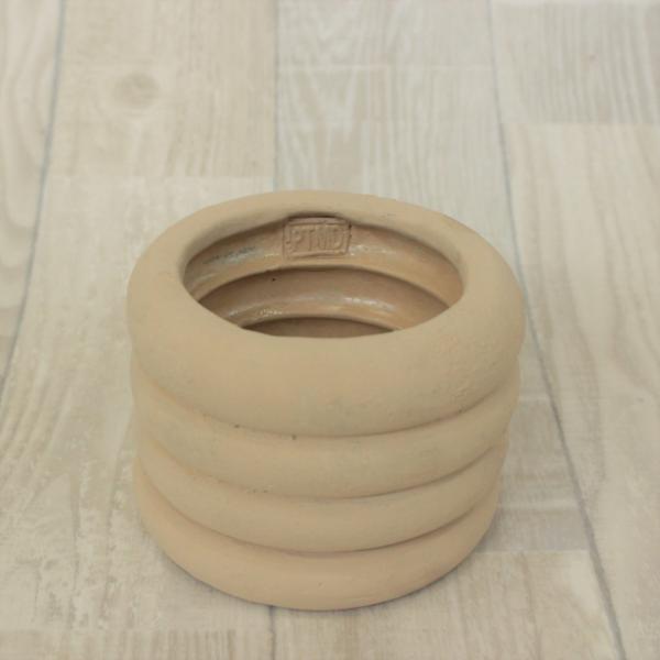 商品発送元：大田花き開発ユニット｜Bloemfontein１個入フラワー・ガーデニング、ガーデニング、鉢曲線デザインが特徴的なセメントポット。ポットとソーサーが一体になっており、そのまま植込みが可能です。ナチュラルテイストのインテリアになじ...