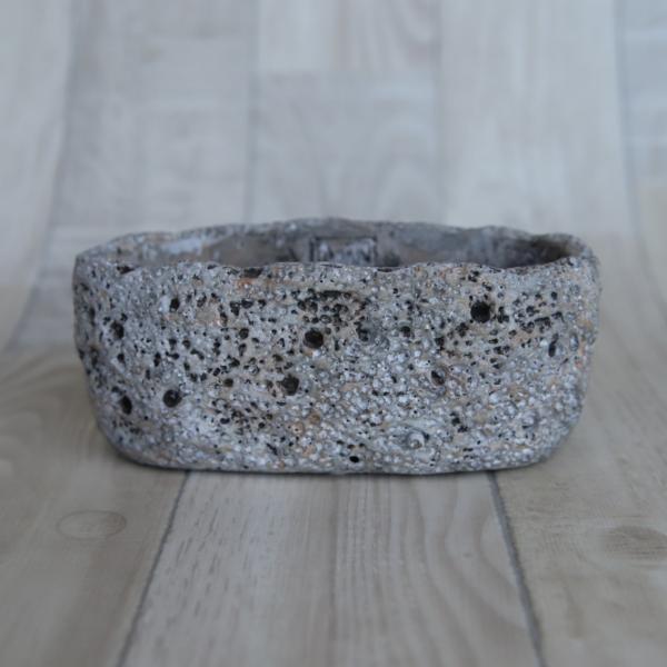 商品発送元：大田花き開発ユニット｜Bloemfontein１個入フラワー・ガーデニング、ガーデニング、鉢月面をイメージした軽石風のテクスチャーが特徴のアレンジベース。その控えめな佇まいは”侘び寂び”の世界観に通じます。洋花だけではなく和のア...