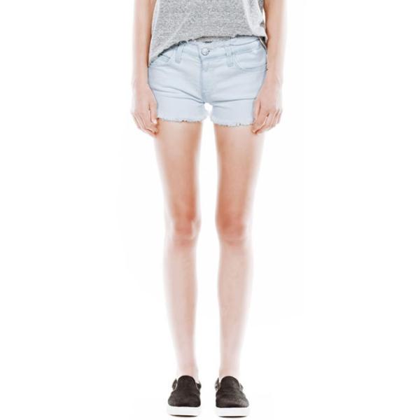 商品発送元：Blue Addictファッション・ブランド、カジュアル、レディースカジュアルウェア、ジーパン、美尻フロント、バックに比べてアウトサイドがほんの少しだけ短めにデザインされた、キュートなデニムショートパンツ。若干サイドが上がってい...