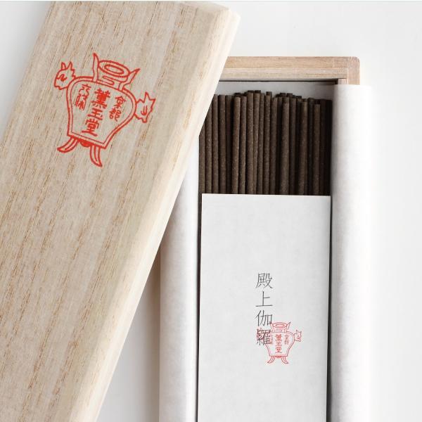 商品発送元：DUPON35その他薫玉堂は、京都 西本願寺前において、文禄三年(１５９４年)の創業以来、儀式の場、また日常の中でその時代の香りを作り続けています。薫玉堂に代々伝わる調香帳（レシピ）には長い年月をかけ熟成した香木をはじめ、漢方に...