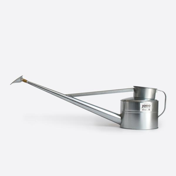 商品発送元：DUPON35その他ITEM INFO アイテム紹介    兵庫県姫路で昔ながらの製法で生産しているブリキ素材のジョウロです。注水口には真鍮製のこし網がついており、雨水などを汲んでも目詰まりしないよう工夫されています。先端と網の...