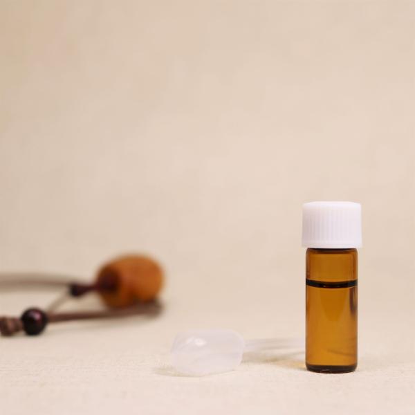 商品発送元：cheers/チアーズ生活・インテリア・文具4種類のアロマオイルをブレンドした癒しの香り長野県八ヶ岳山麓で活動する木工作家 Woodplayerさんの、人気アイテム。アロマペンダント・アロマディフューザー用のアロマオイルです。こ...