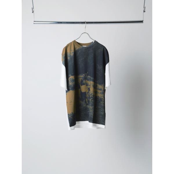 商品発送元：CIENTO WEB STOREファッション・ブランド商品情報OPENseya./セヤ 2026SSコレクションより、PRINTED T-SHIRTです。定番のプリントTシャツ。seya.のlook bookを撮影している、Je...