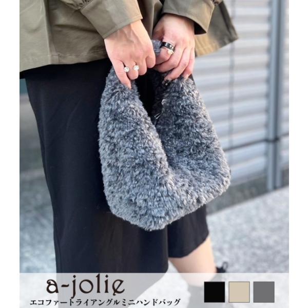 商品発送元：DESERT ROSES_bagファッション・ブランド秋冬のスタイリングに欠かせない温かみのあるエコファーバッグ。 ふんわり柔らかなファーが秋冬ムードを引き立たせてくれ、コーディネートにプラスするだけで、スタイリングのポイントに...