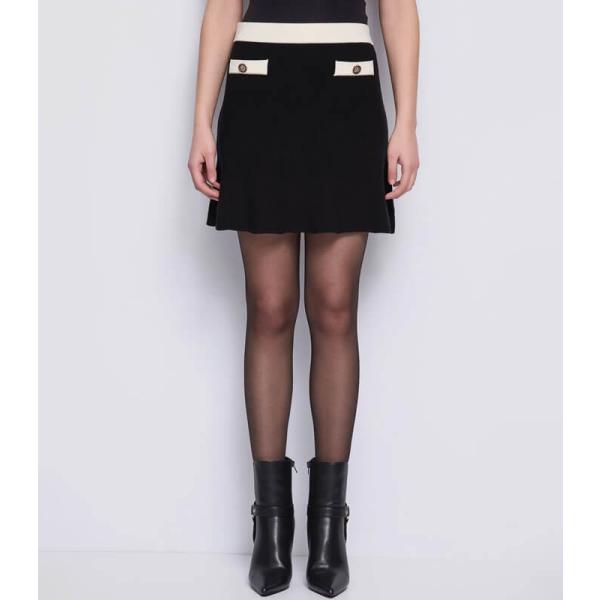 商品発送元：DESERT ROSES_skファッション・ブランドブラック×ホワイトのコントラストが目を惹く、バイカラーデザインのニットミニスカート。ウエストから腰まで程よくフィットし、裾にかけてほんのり広がるフレアシルエットが、脚のラインを...