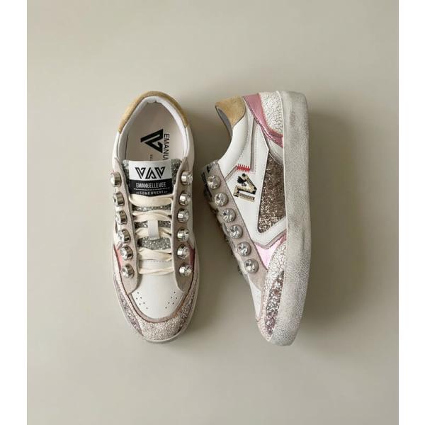 商品発送元：DESERT ROSEP_snikerファッション・ブランドEMANUELLE VEEらしい華やかさと遊び心がギュッと詰まった、存在感抜群のスニーカー。フロントには大ぶりのビジューをあしらい、カジュアルなフォルムにエレガントな輝...