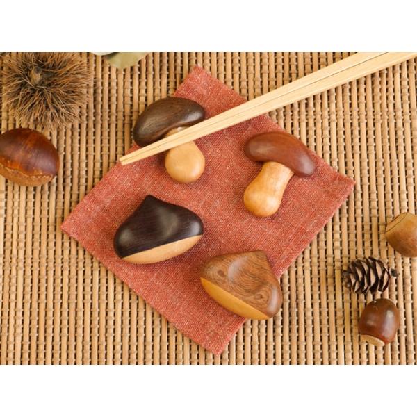 商品発送元：木のお店　デザインモリス生活・インテリア・文具木のお箸を使い始めたら、ぜひ一緒に揃えたい木の箸置き。普段の食卓をさらにワンランクアップさせてくれます。本物そっくりなくりときのこの箸置きは秋の食卓を一層盛り上げてくれます。おもてな...