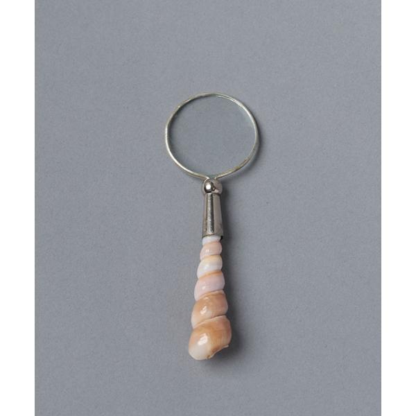 商品発送元：KANKAN ONLINE SHOPファッション・ブランド海から届いた小さなかけらを、静かな佇まいのルーペに仕立てました。 廃棄される貝を磨き上げ、自然がもつやわらかな光沢と表情をそのまま活かしたシェルシリーズのアイテムです。 ...