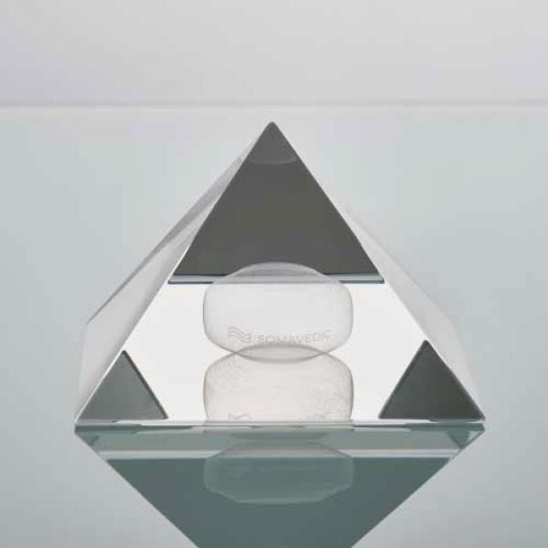 商品発送元：本物ショップ　えがおのたね生活・インテリア・文具、ヒーリング・リラクゼーション自宅に装飾品として置いても美しい、ソマヴェディックのピラミッドクリスタルピラミッド「ソマヴェディック」は、クフ王のピラミッドの比率を模した、古典的なピ...