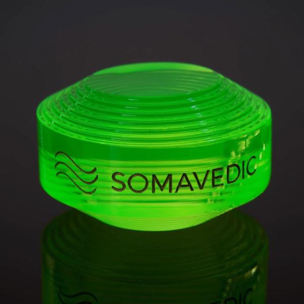 商品発送元：本物ショップ　えがおのたね生活・インテリア・文具、ヒーリング・リラクゼーションソマヴェディックの持ち歩きグッズ！ソマヴェディック「ウェルネスグリーン ポータブルボタン」ポータブルシリーズではおなじみの機種！いつでもどこでもその場...