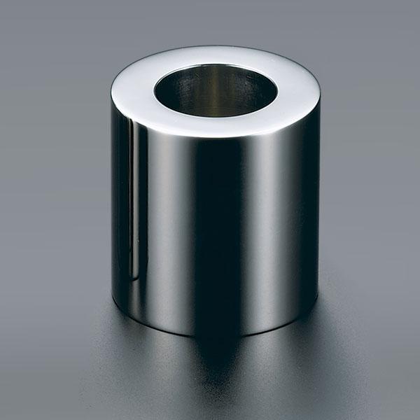 商品発送元：ガタ市フード・菓子ステンレスの塊を円柱形に削り出し、贅沢な輝きを放つデスクトップアイテムに仕上げました生産地燕市材質ステンレス商品サイズ縦30mm×横30mm×高さ32mm　
