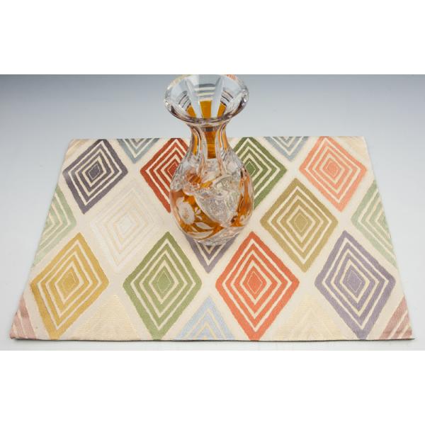 商品発送元：極彩工房３８ｃｍ×３０ｃｍ生活・インテリア・文具●世界で一品限りの手作り品　現品限り●花瓶は商品ではございません。（花瓶サイズ：高さ20?、胴10?）テーブルセンターにも使用出来ます。SILK100％（金銀糸、箔は除く）京都西陣...