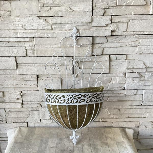 商品発送元：橋本種苗園オンラインストア家電・AV機器・カメラアイアン壁掛けプランターへデラなど蔓性植物を植えたり壁にかけてお庭や門をおしゃれに飾りましょう♪サイズW30cm    D16.5cm    H61cmバスケット部W27cm.  ...