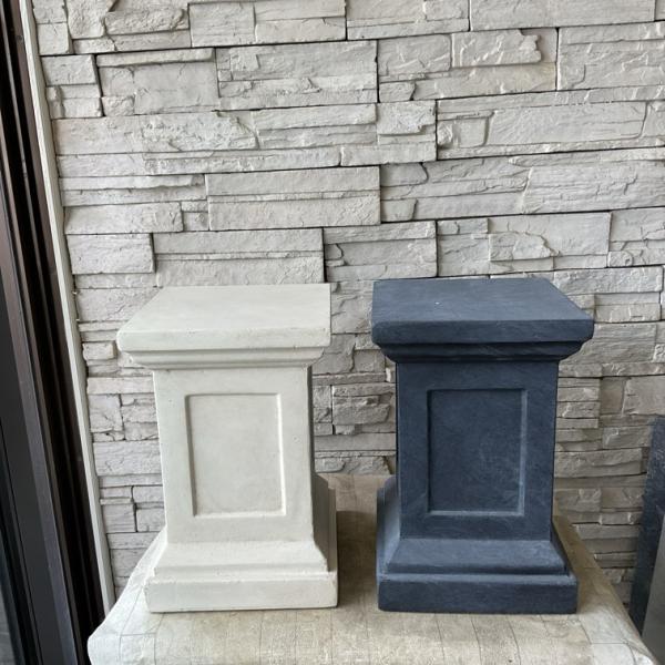 商品発送元：橋本種苗園オンラインストアフラワー・ガーデニング花台サイズW25cm×D25cm×H38.5cm素材　グラスファイバーフラワースタンドスクエアよりも重さがありどっしりしている印象ですディスプレイ用としてお使いください。商品に座っ...