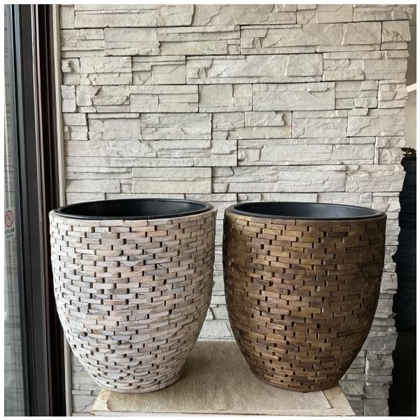 商品発送元：橋本種苗園オンラインストアフラワー・ガーデニングナチュラルなウッドアイテム天然木のアイテムはどんな植物とも調和します。室内用鉢カバーにおすすめサイズ直径42×H44cm※プラスチックポット付直径40cm  H32cm材質　ウッド...