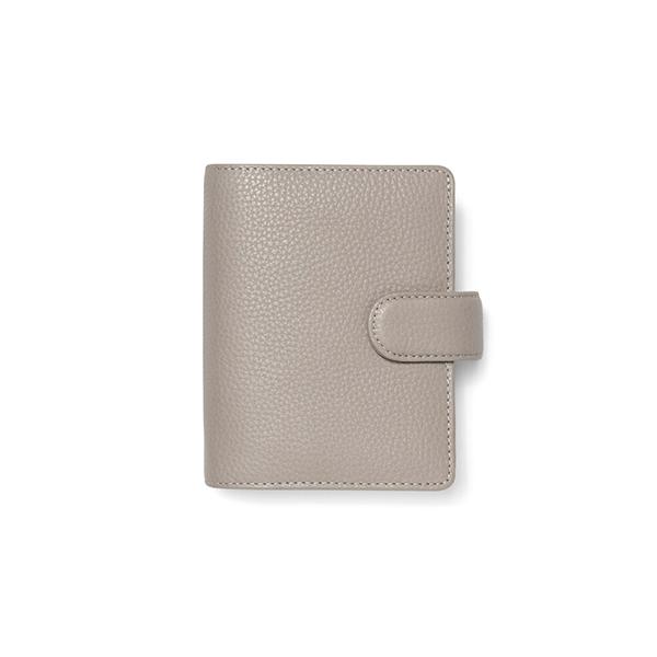 商品発送元：平和堂オンラインショップ生活・インテリア・文具商品名Filofaxノーフォーク スモール トープサイズスモールH148 × W134mmカラートープ素材ソフトフルグレインレザーリング穴6穴リング内径25mmリフィルサービスリフィ...