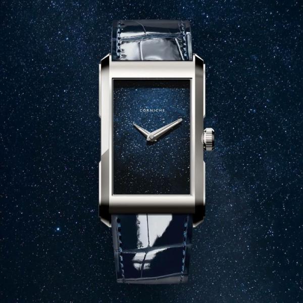 商品発送元：HIBASICジュエリー・アクセサリー、腕時計、メンズ※2026年1月31日(土)発売開始〜【ブランドについて】CORNICHE（コーニッシュ）は、2012年にスウェーデン・ストックホルムで誕生した腕時計ブランド。ヤシの木が揺れ...