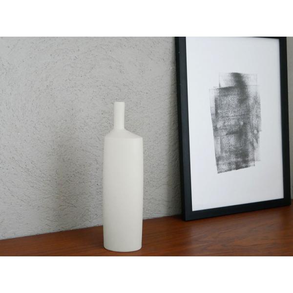 商品発送元：Hinata life生活・インテリア・文具不協和音を奏でる、白の花器。１つずつ並べていくごとに、街ができていくような５つのフラワーベース「CACCIA9 フラワーベース」。個性的なフォルムは、フレーム内に収めたい絵画のようなワ...