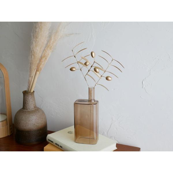 商品発送元：Hinata life生活・インテリア・文具くすみゴールドで植物を飾る、ひとつ上のアレンジテク。ドライフラワーとオブジェ、その２つのいい所どりのブリキ製のアレンジアイテム。植物のモチーフとくすんだゴールド色がどこにでも馴染み、さ...