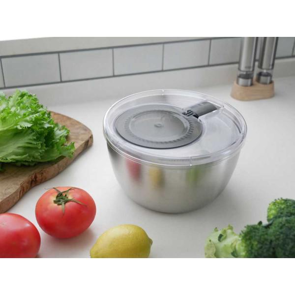 商品発送元：Hinata life※お取り寄せ品生活・インテリア・文具調理中から「お洒落カフェ」気分♪ ステンレス製のスタイリッシュなスピナー。美味しいサラダを食べるのに欠かせない"サラダスピナー"。しっかり水切りした生野菜はシャキシャキで...