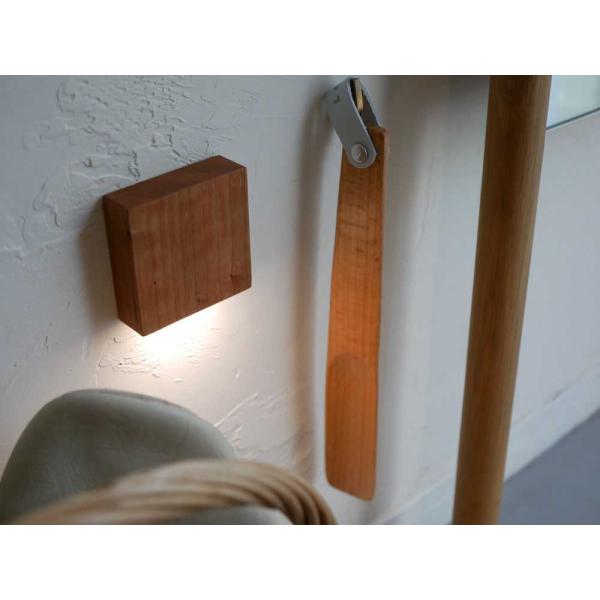 商品発送元：Hinata life※翌営業日出荷商品生活・インテリア・文具暗闇をそっと照らしてくれる、天然木の「センサーライト」。夜、真っ暗な屋内の足元を照らすセンサーライト。夜の帰宅時の玄関、やっと寝た乳児を起こさないように移動する時や夜...