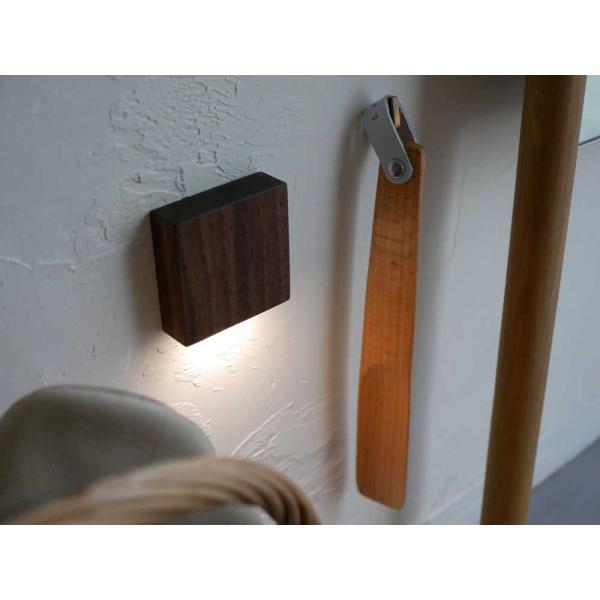 商品発送元：Hinata life※お取り寄せ品生活・インテリア・文具暗闇をそっと照らしてくれる、天然木の「センサーライト」。夜、真っ暗な屋内の足元を照らすセンサーライト。夜の帰宅時の玄関、やっと寝た乳児を起こさないように移動する時や夜中に...