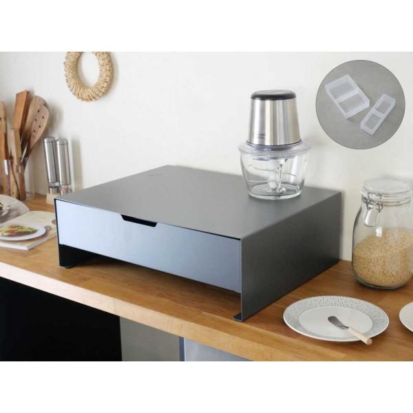 商品発送元：Hinata life生活・インテリア・文具【数量限定！今だけノベルティプレゼント！】ごちゃつきがちなキッチンに。家電下のデッドスペースを活かす収納ラック。炊飯器やレンジまわり、お箸や箸置き、カトラリーなどを家電のそばにまとめて...