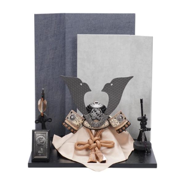 商品発送元：創業慶応元年-雛人形・五月人形の専門店-人形の岩崎幅33×奥行33×高さ38(cm)おもちゃ・ホビー・ゲーム、おもちゃ、人形・ぬいぐるみ【作家】雄山【規格】五分之一【仕様】黒小札茶裾濃威、菊籬柄印伝【装飾】飾り台、屏風、弓太刀【...