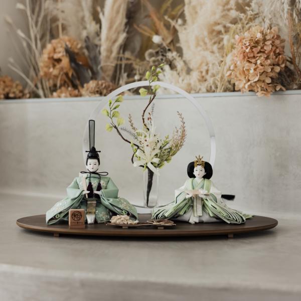 商品発送元：創業慶応元年-雛人形・五月人形の専門店-人形の岩崎幅55×奥行33×高さ36(cm)おもちゃ・ホビー・ゲーム【作家】横山一彦【頭師】熊倉基安【規格】小三五親王【仕様】木胴、木手【装飾】人形、飾り台、花器、御花、前飾り【寸法】幅5...