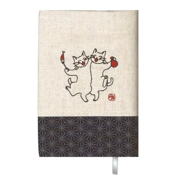 商品発送元：ねこかぞく生活・インテリア・文具、文具、ノート・紙製品ユーモラスたっぷりの猫相撲のイラストがとっても可愛いブックカバーです。読書タイムを、少し可愛く、少し楽しく。